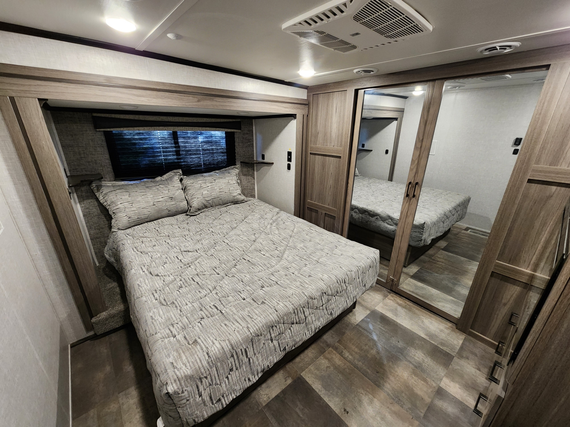 Roughrider RVs. 2022 Cameo 3961MB